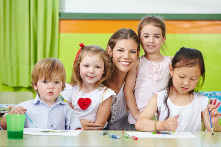 Focus sur le métier d'éducateur / éducatrice de jeunes enfants